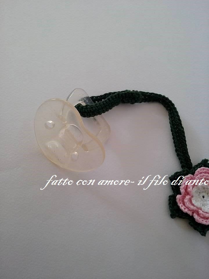 Catenella porta ciuccio verde con fiore bianco e rosa - Bambini - A ...