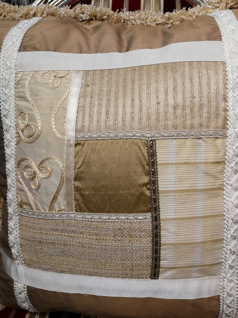 Cuscino in seta a piccoli quadri patchwork, fatto a mano, con passa... | su MissHobby