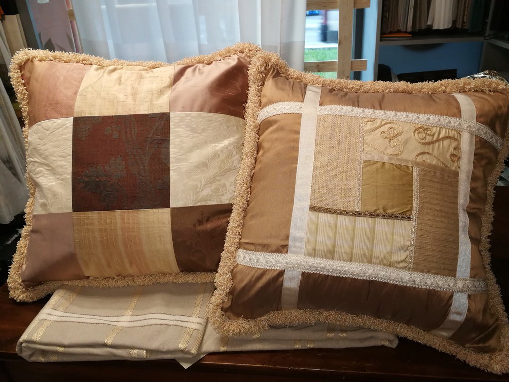 Cuscino in seta a piccoli quadri patchwork, fatto a mano, con passa... | su MissHobby
