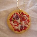 collana PIZZA al SALAMINO in Fimo Cernit - Gioielli - Collane - di ... | su MissHobby