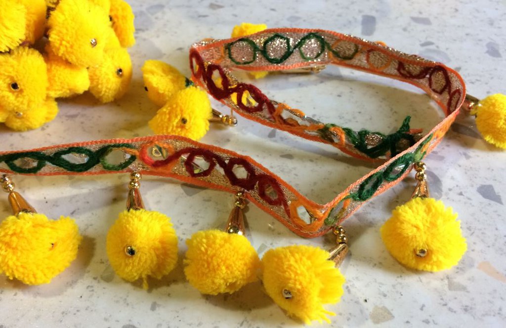 Bordura con Pom Pom colorati , Specchietti e Ciondoli - GIALLO - 1 ...