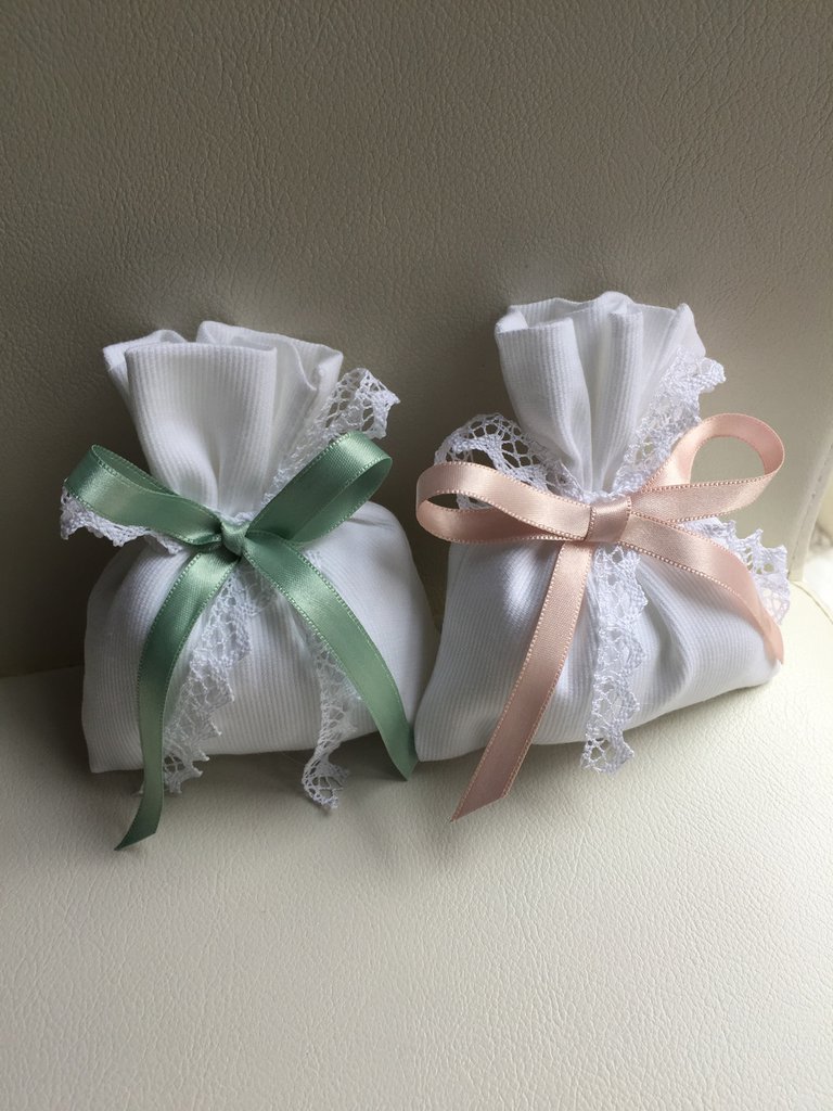 Sacchetti con pizzo e raso - Feste - Bomboniere - di Nastri di raso ...
