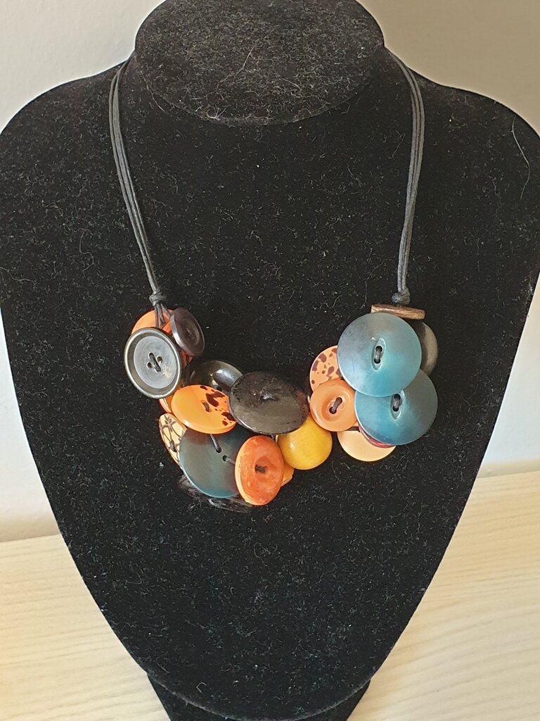 Collana con bottoni - Gioielli - Collane - di Spirito Creativo | su ...