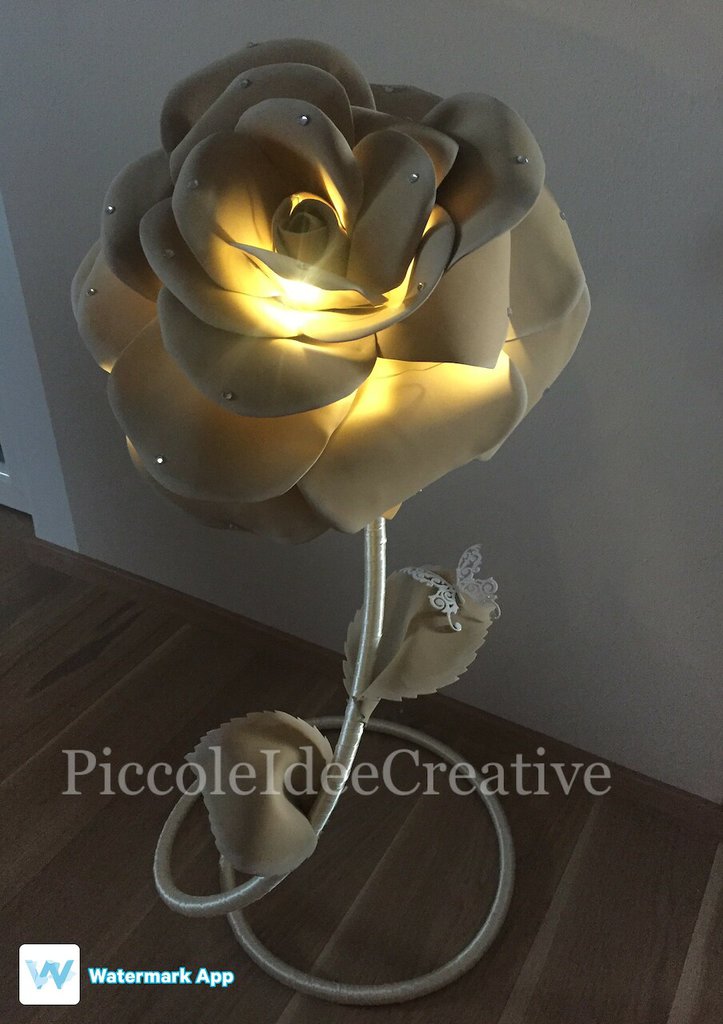 ROSA DI LUCE - LAMPADA ARREDAMENTO - Per la casa e per te - Arreda ...