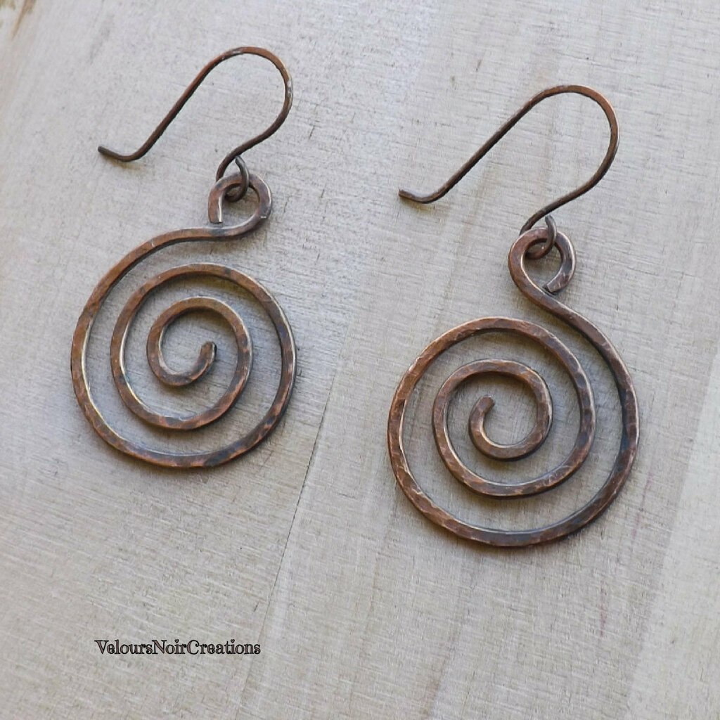 Orecchini spirale in rame martellato wire - Gioielli - Orecchini ...