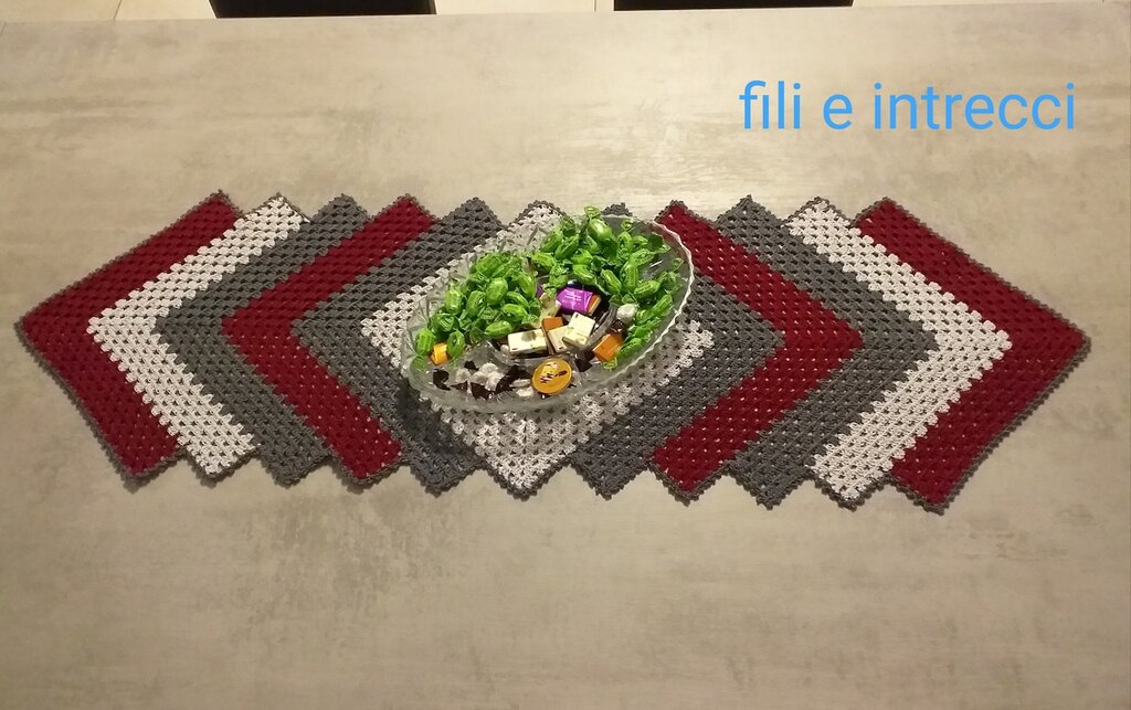 Runner cotone realizzato ad uncinetto / centrotavola personalizzabi ...