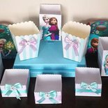 KIT 57 PEZZI CONFETTATA PARTY TEMA FROZEN ELSA ANNA COMPLEANNO BATT ...