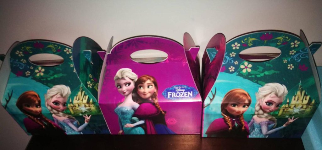 KIT 57 PEZZI CONFETTATA PARTY TEMA FROZEN ELSA ANNA COMPLEANNO BATT ...