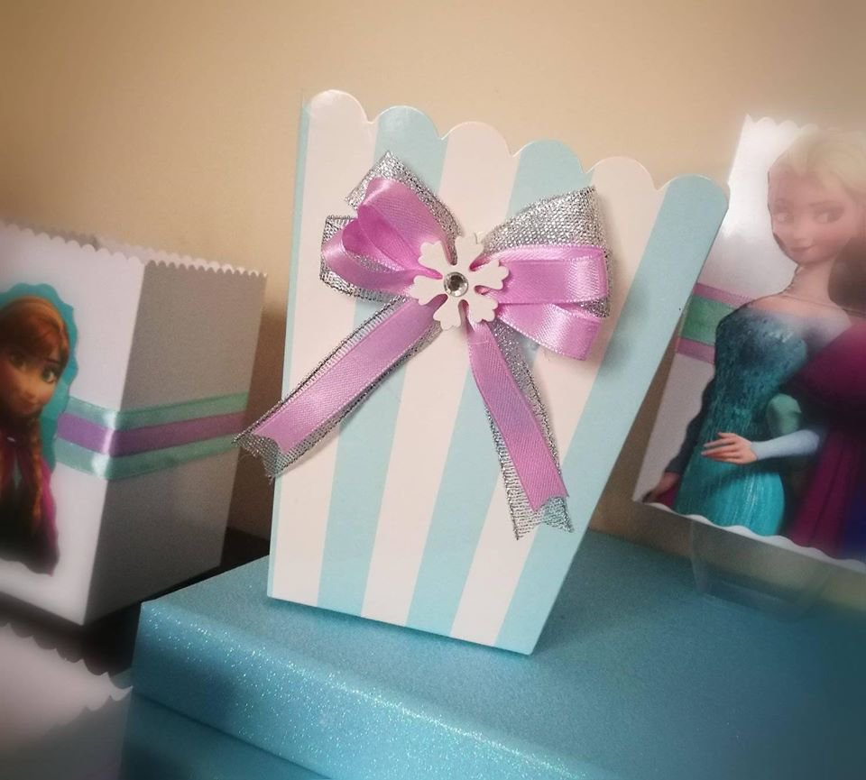 KIT 57 PEZZI CONFETTATA PARTY TEMA FROZEN ELSA ANNA COMPLEANNO BATT ...