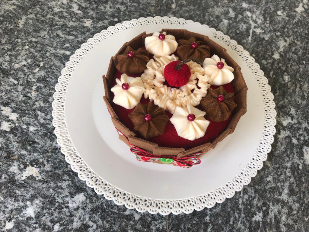 Torta di feltro con meringhe e ciliegia - Per la casa e per te - De ...