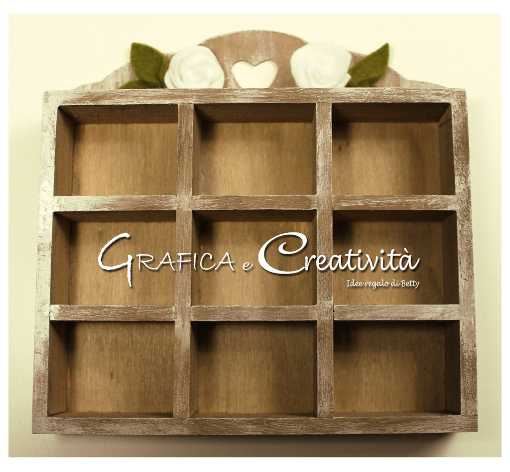 Piccola bacheca in legno decorata con roselline bianche - Per la ca ...