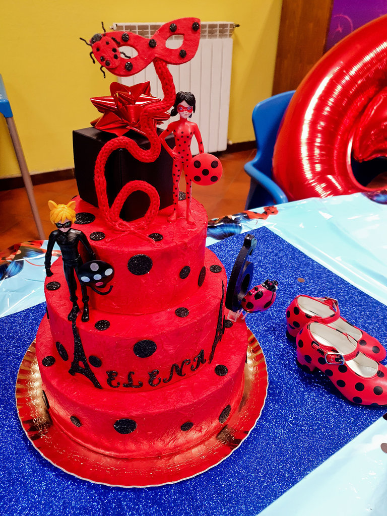 Torta tema Ladybug - Feste - Decorazioni - di Magici | su MissHobby