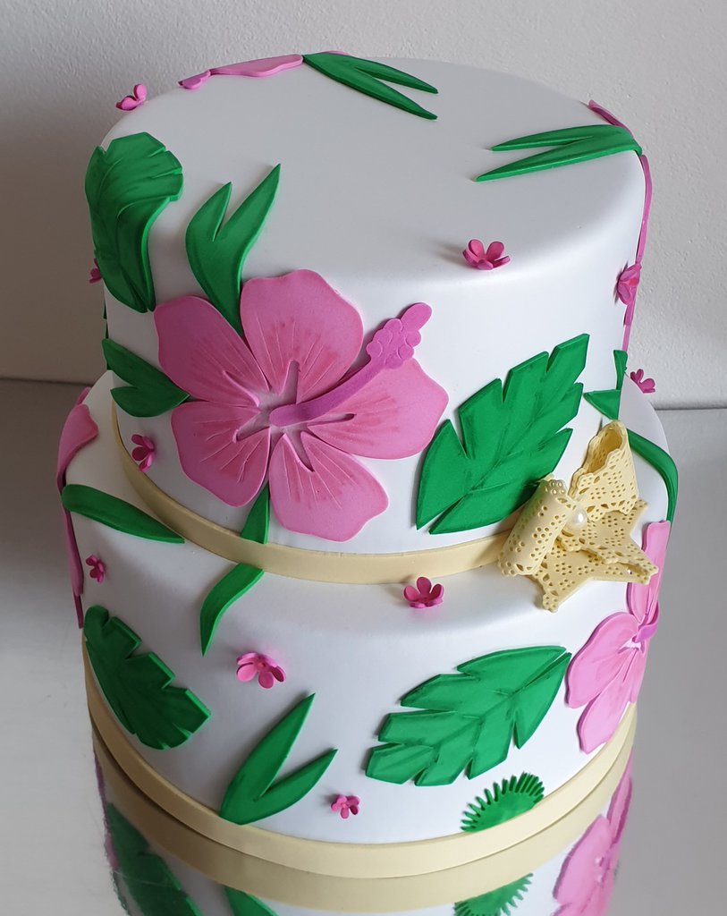 Torta con hibiscus - Cake design - Cake topper - di Luana creazioni ...