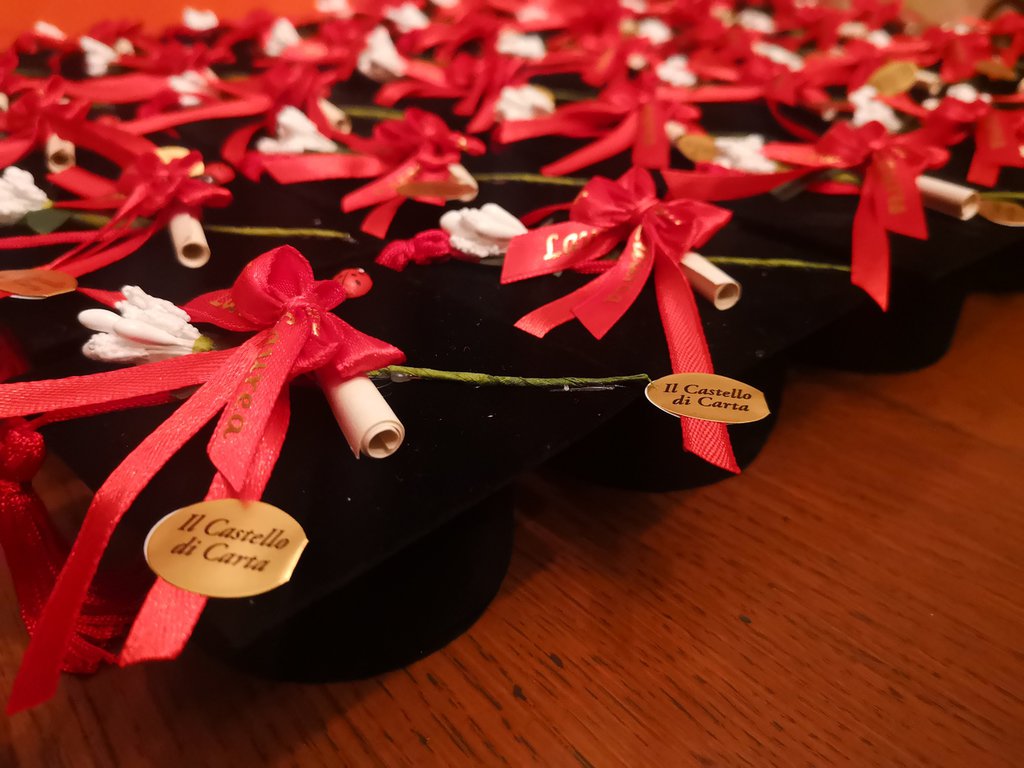 Tocco Laurea in velluto nero - Feste - Bomboniere - di Il Castello ...