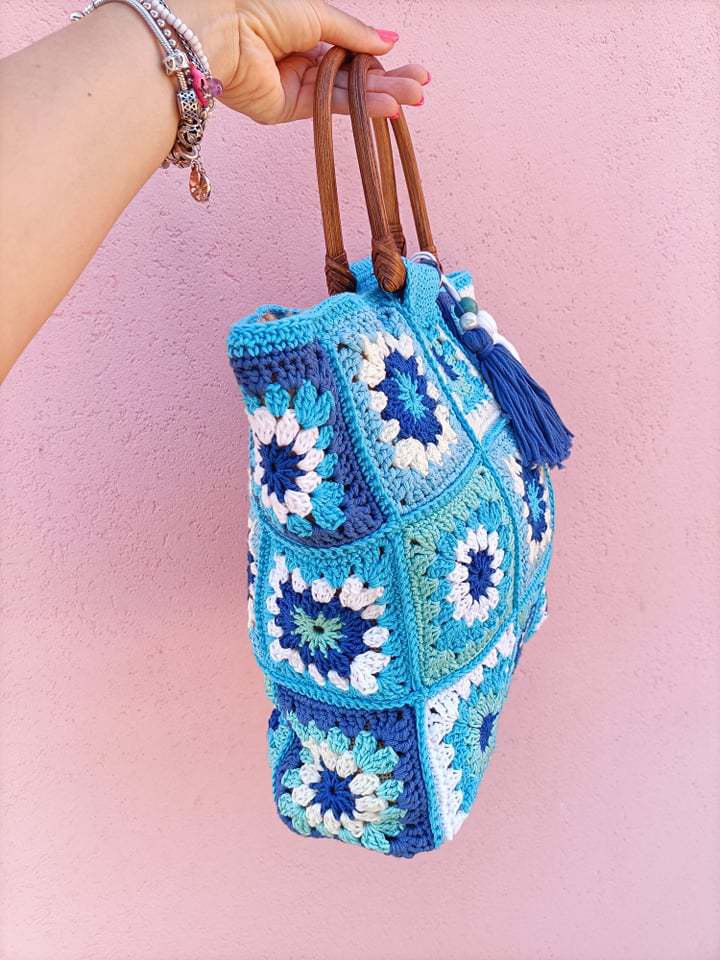 BORSA GRANNY SQUARE FATTA A MANO ALL'UNCINETTO - Donna - Borse - di... | su MissHobby
