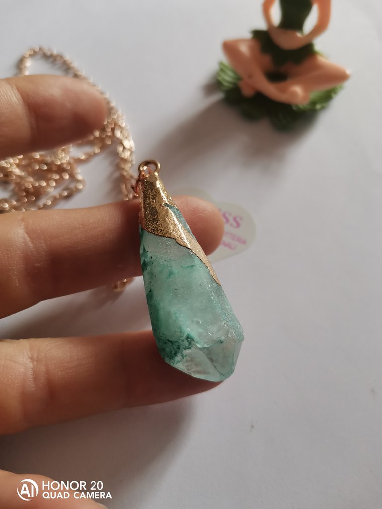 Acquamarina pendente grezza in ottone - Gioielli - Collane - di She'ss ...