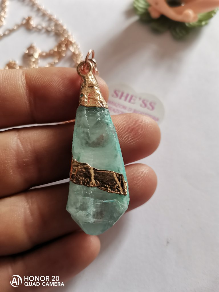 Acquamarina pendente grezza in ottone - Gioielli - Collane - di She'ss ...