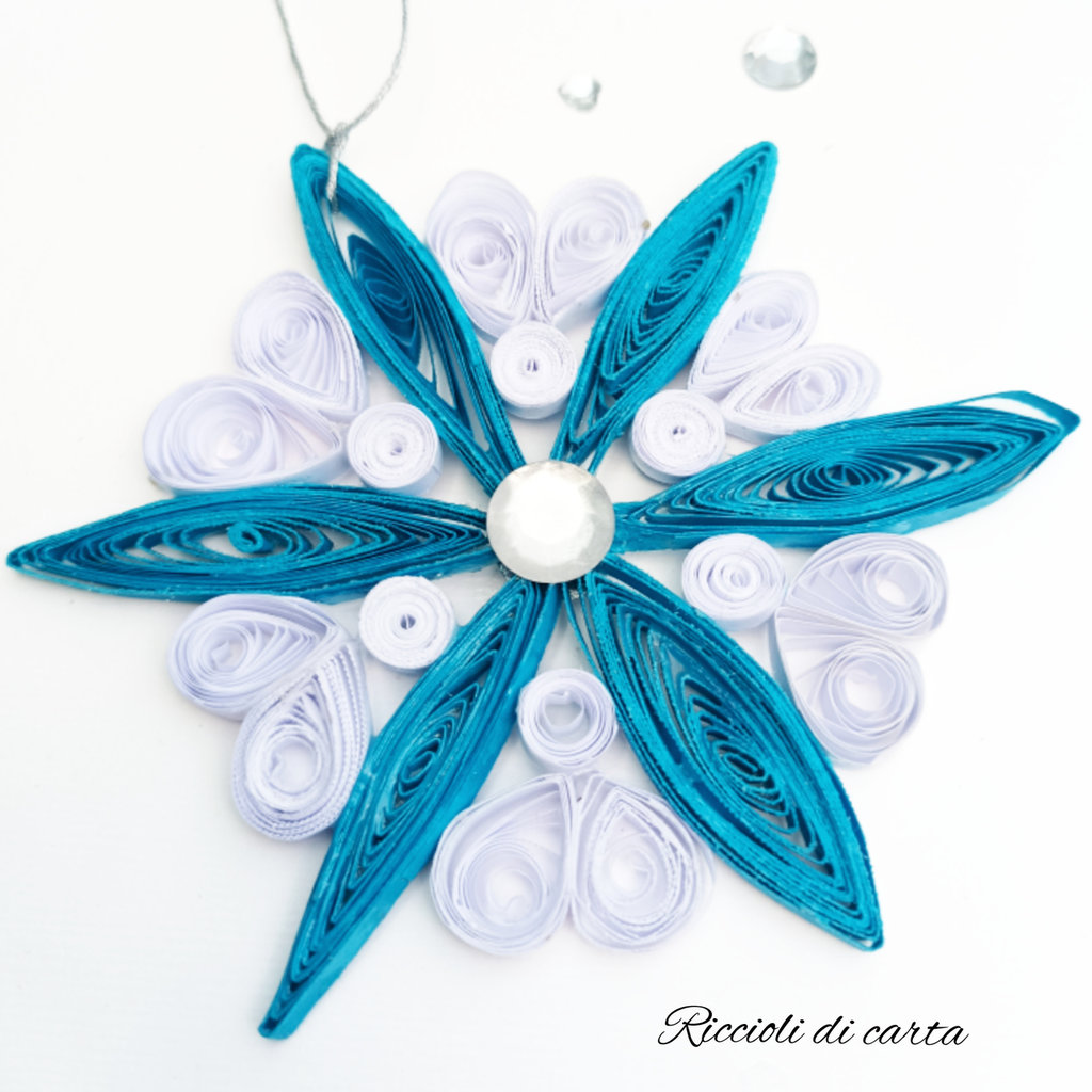 Stella di Natale 1 - Feste - Natale - di riccioli di carta | su MissHobby