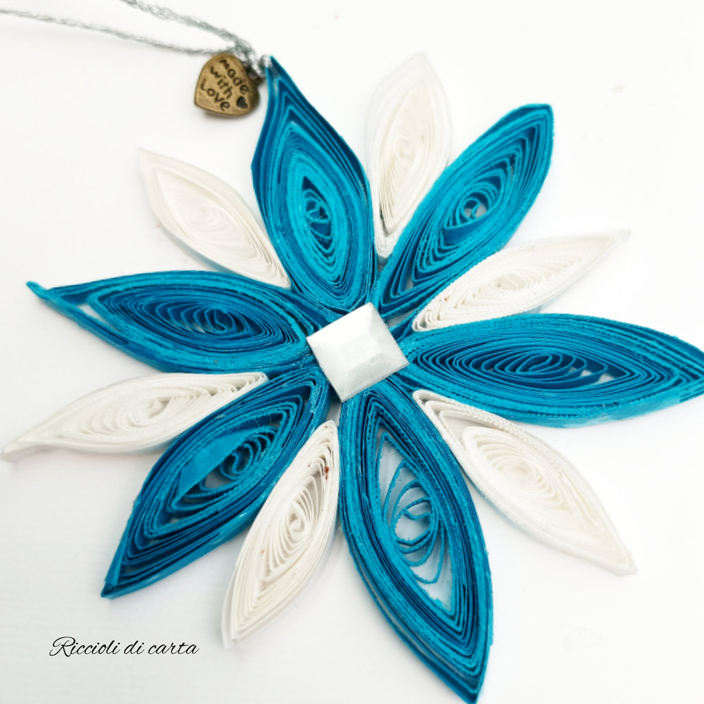 Stella di natale 3 - Feste - Natale - di riccioli di carta | su MissHobby