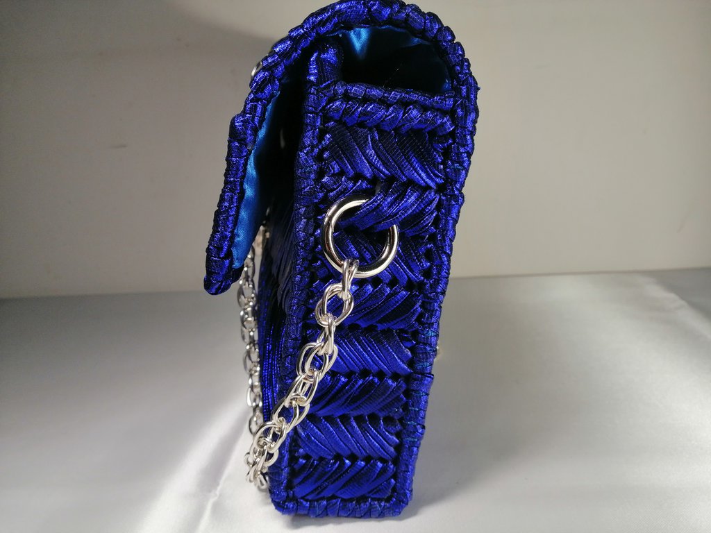 Pochette blu elegante in fettuccia lurex - Donna - Borse - di Le gi ...