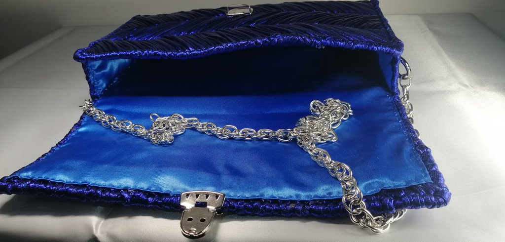 Pochette blu elegante in fettuccia lurex - Donna - Borse - di Le gi ...