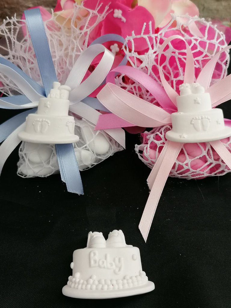 Torta cake baby in gesso ceramico profumato su doppio velo rete ...