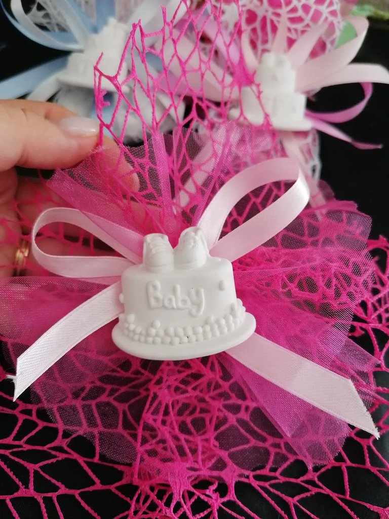 Torta cake baby in gesso ceramico profumato su doppio velo rete ...