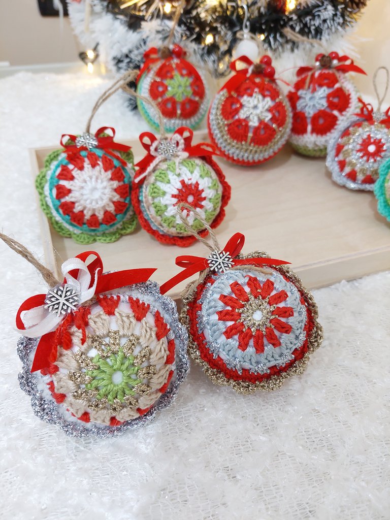 Palline natalizie uncinetto - Feste - Natale - di Uncinetto a Colori ...