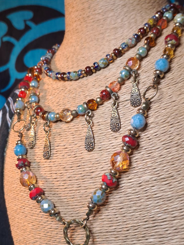 Collana multifilo con cristalli di Bohemia, rosso - Gioielli - Coll ...