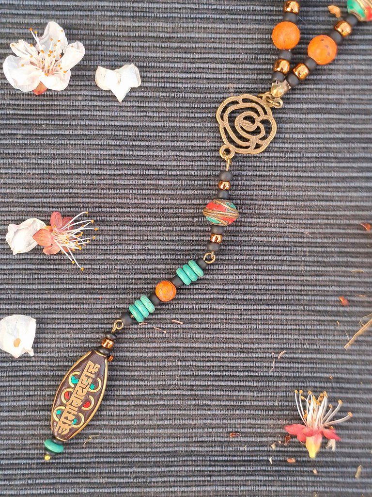 Collana "Mala Orange" con turchese americano - Gioielli - Collane ...