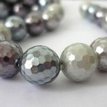 Perle d'allevamento, sfaccettate, molto luminose, grado "A". - Ma ...