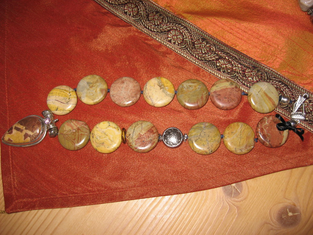 COLLANA IN CORNIOLA MARRONE - Gioielli - Collane - di maracanta | su ...