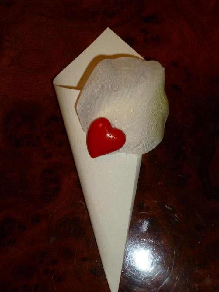 n. 50 coni per riso/confettata CON CESTO "cuore rosso" - Feste - Ma ...