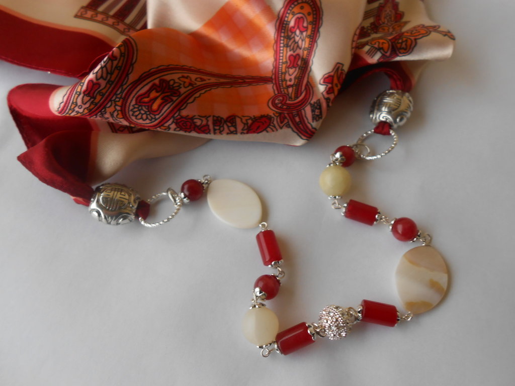 Foulard gioiello con pietre dure, madreperle ovali , chiusura cal... | su MissHobby