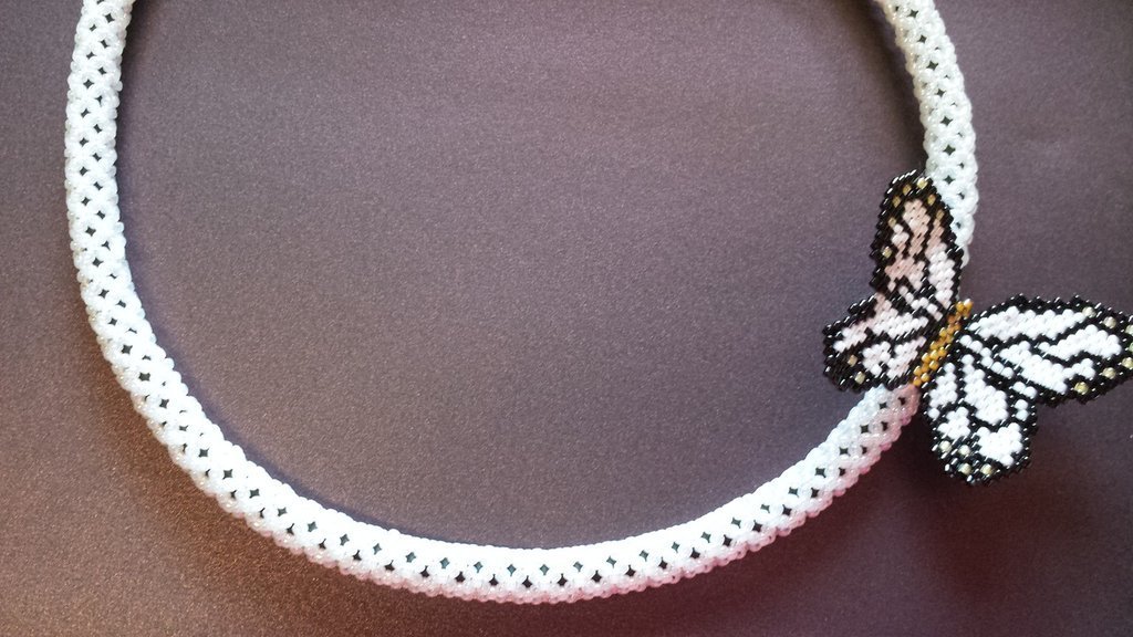 Girocollo con farfalla - Gioielli - Collane - di Zina bijoux | su MissHobby