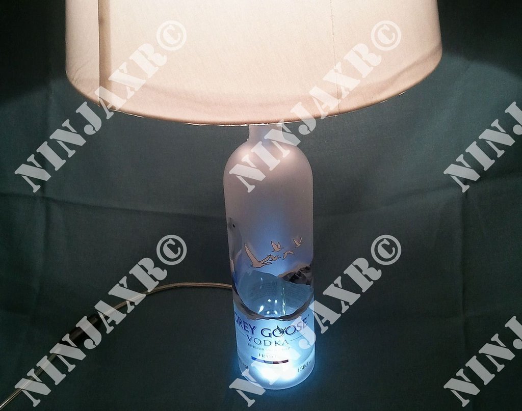 Lampada da tavolo Bottiglia Vodka Led Grey Goose Magnum Illuminator ...