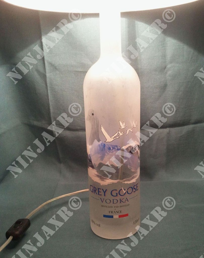 Lampada da tavolo Bottiglia Vodka Led Grey Goose Magnum Illuminator ...