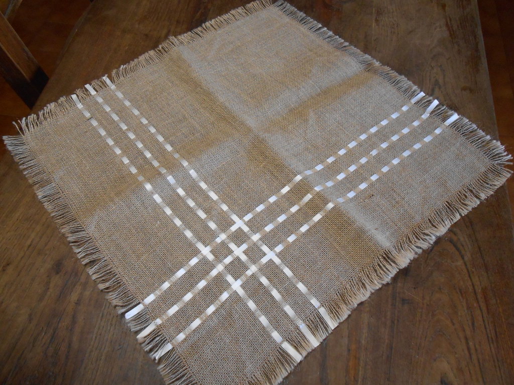 Centrotavola quadrato in tela juta color corda con nastri di raso ...