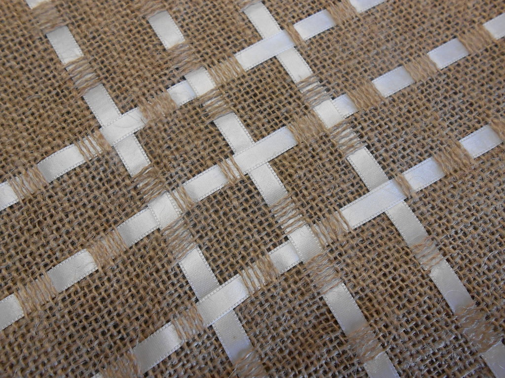 Centrotavola quadrato in tela juta color corda con nastri di raso ...