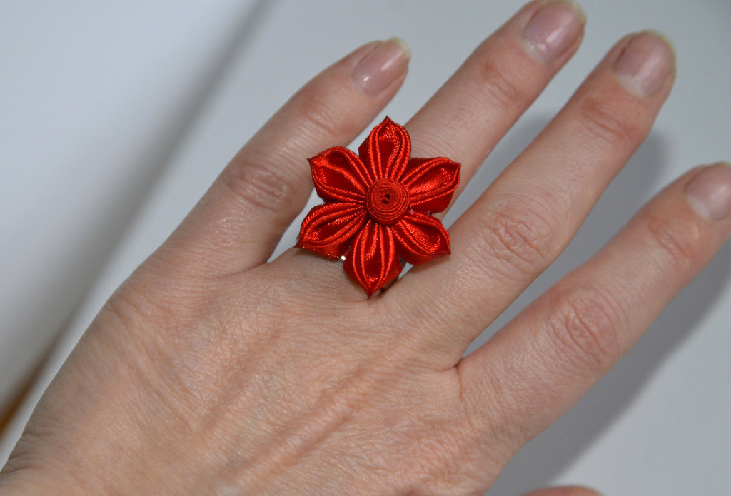 Anello rosso kanzashi - Gioielli - Anelli - di kanzashi di Tatiana | su ...