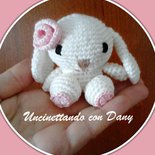 Coniglietta fatta a mano all'uncinetto con la tecnica amigurumi ...