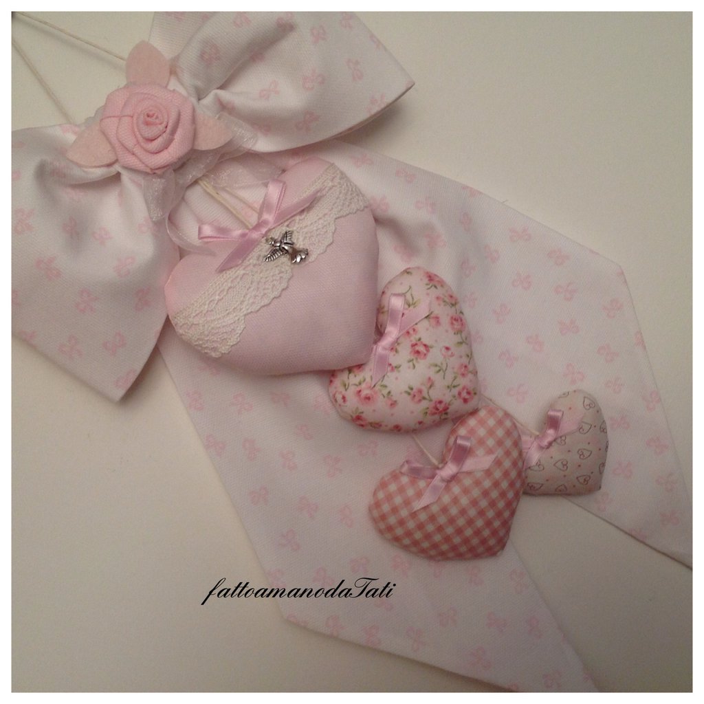 Fiocco nascita in piquet di cotone bianco a fiocchi rosa con cuori ...