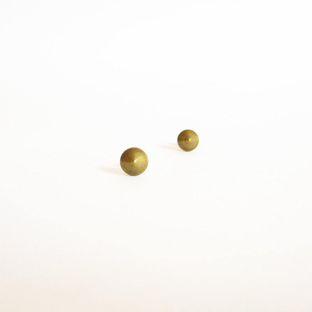 ORECCHINI BORCHIE CONO. Piccole borchie a piramide tonda bronzo - G ...