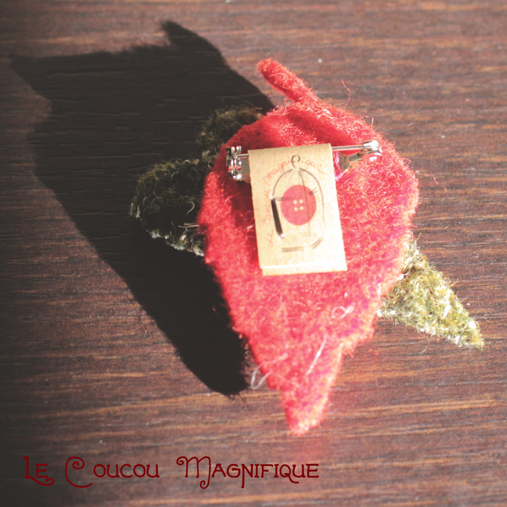 Spilla rossa con bottone vintage - S.1.2016 - Gioielli - Spille ...