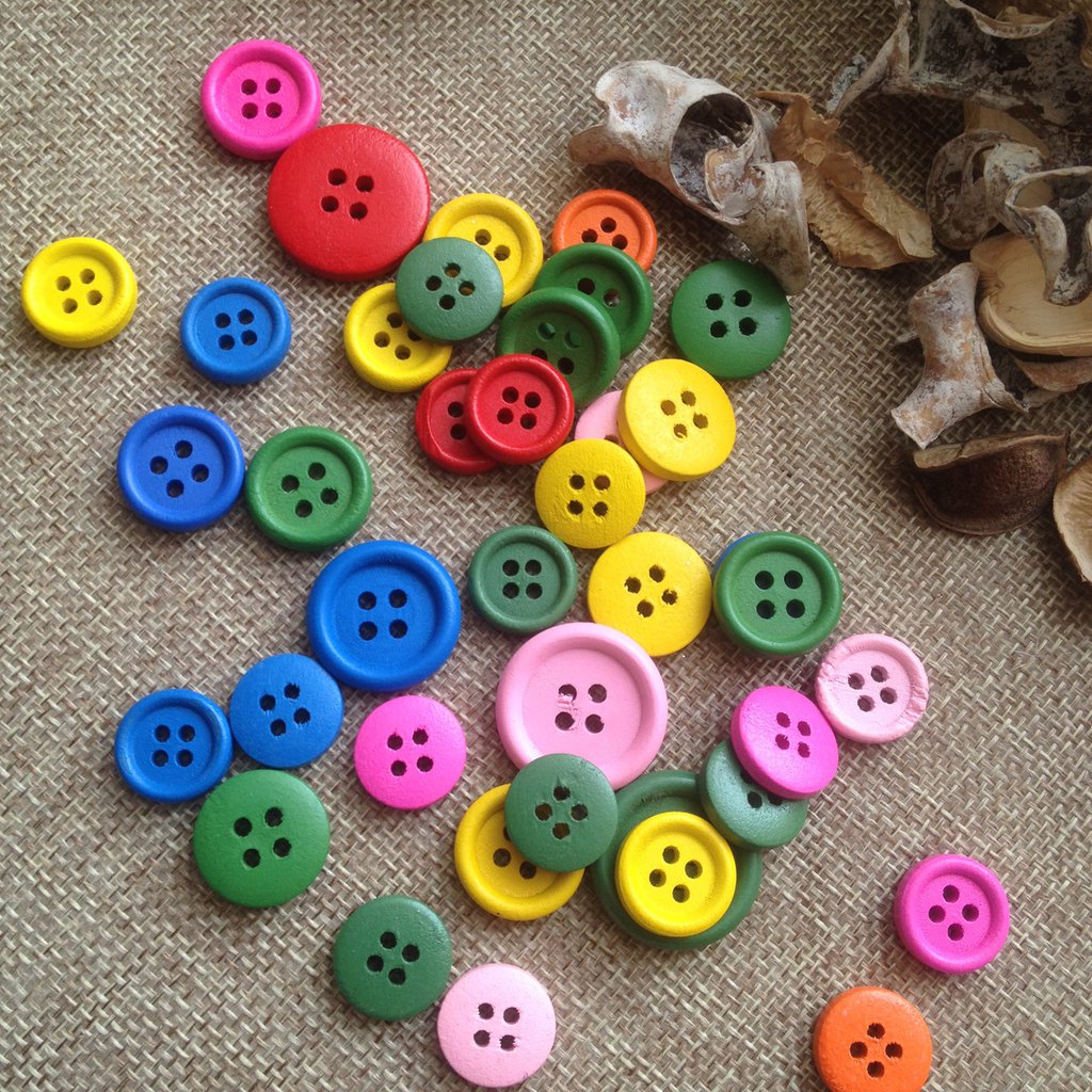 40 bottoni in legno colorati - Materiali - Stoffa e filati - di Rai ...