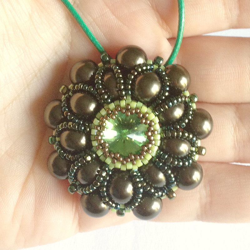 Medaglione Pearly floreale perle verdi - Gioielli - Ciondoli - di L ...