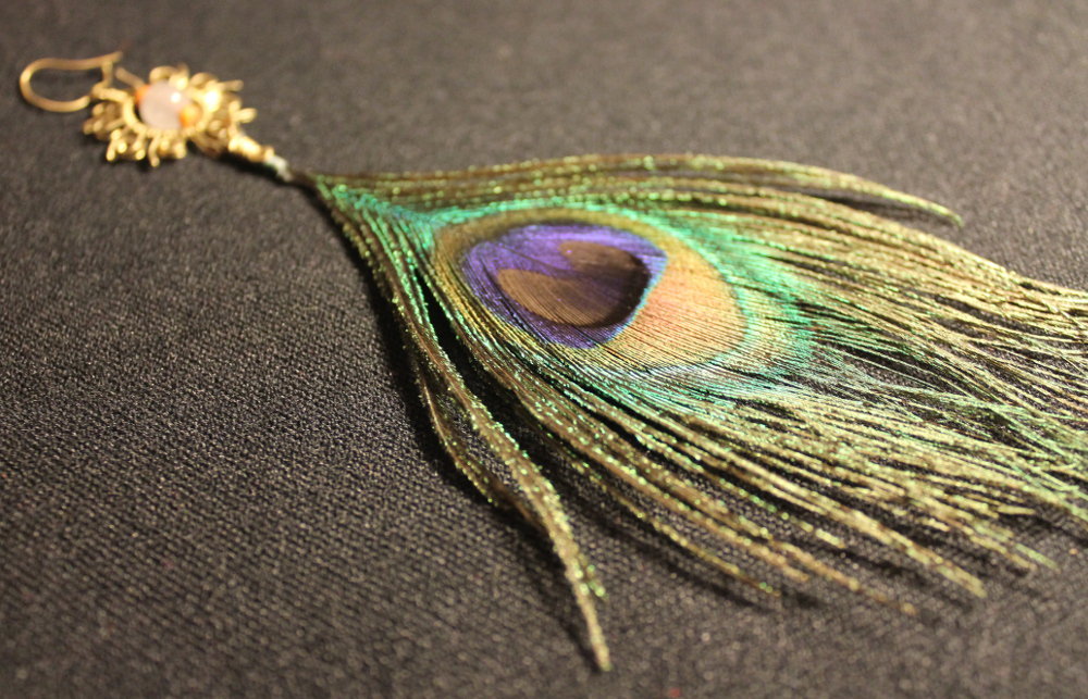 Pendente con Piuma di Pavone - Gioielli - Orecchini - di Sol y Luna ...