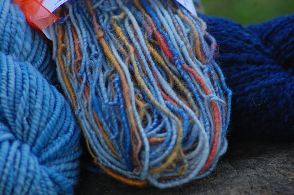 Kit di lana filata a mano - Materiali - Materiali fatti a mano - di ...