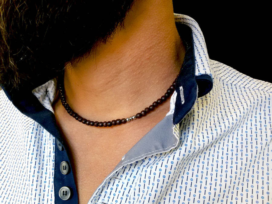 Collana uomo in legno marrone ed elementi in acciaio inossidabile ...