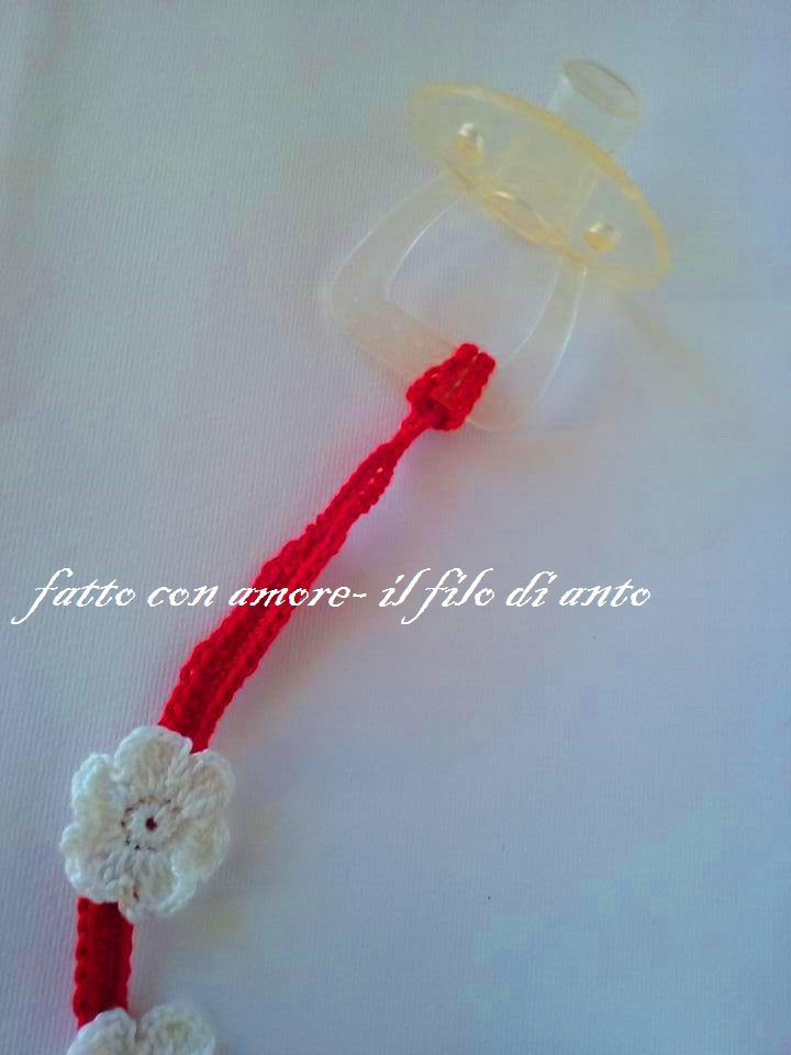 Catenella porta ciuccio rosso con fiori bianchi - Bambini - Accesso ...
